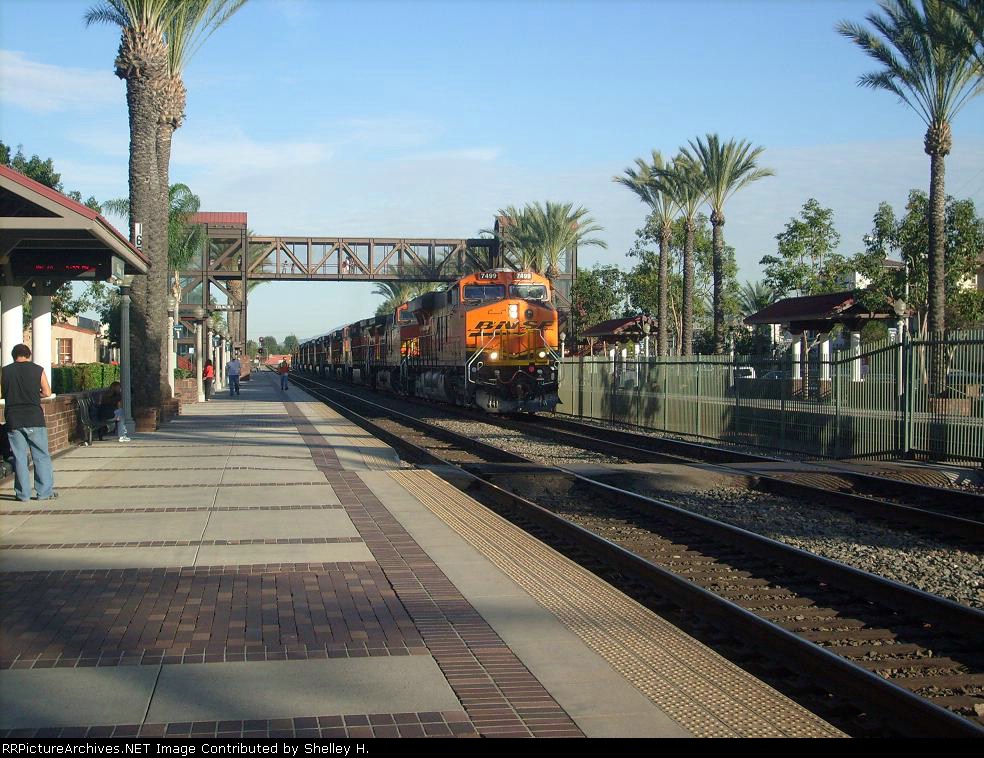 BNSF 7499 leading a power pack consisting of 12 LOCOMOTIVES!!!!